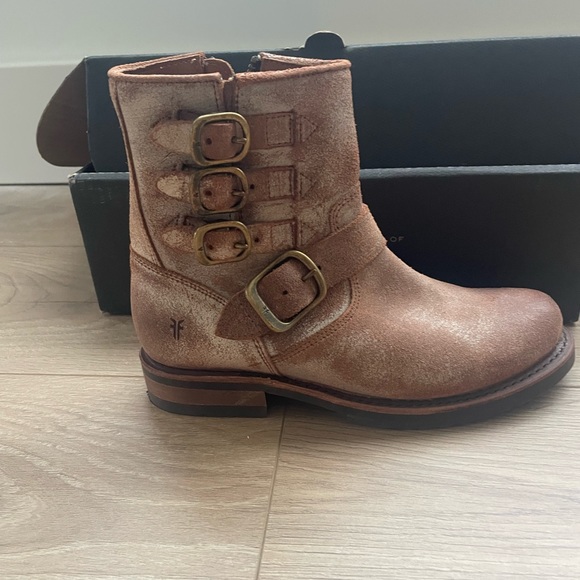 FRYE AND CO. | Shoes | Frye Veronica Belted Short Boot Chocolate Size ...